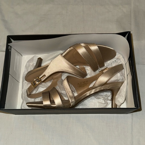 Naturalizer | Shoes | New In Box Naturalizer Shoes Size 85 Champagne ...